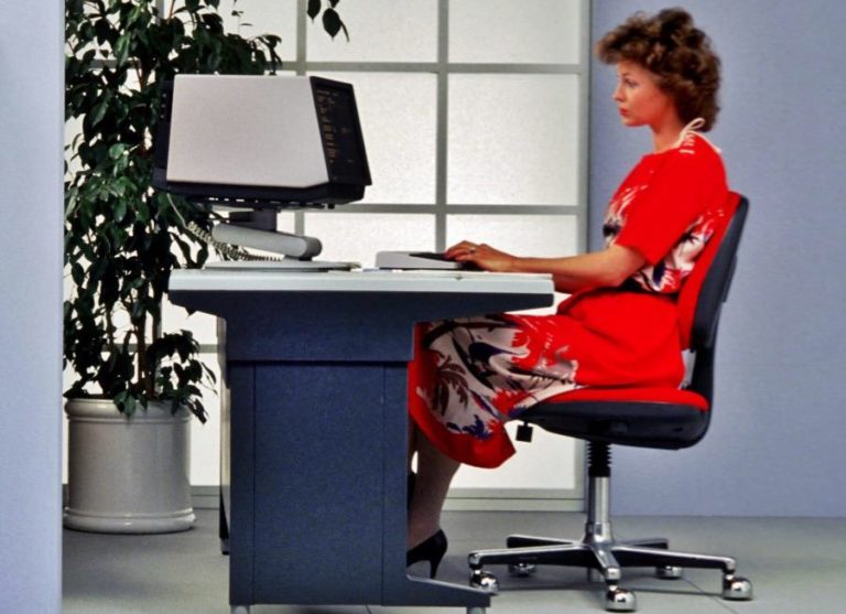 Frau am Computer | HNF Blog